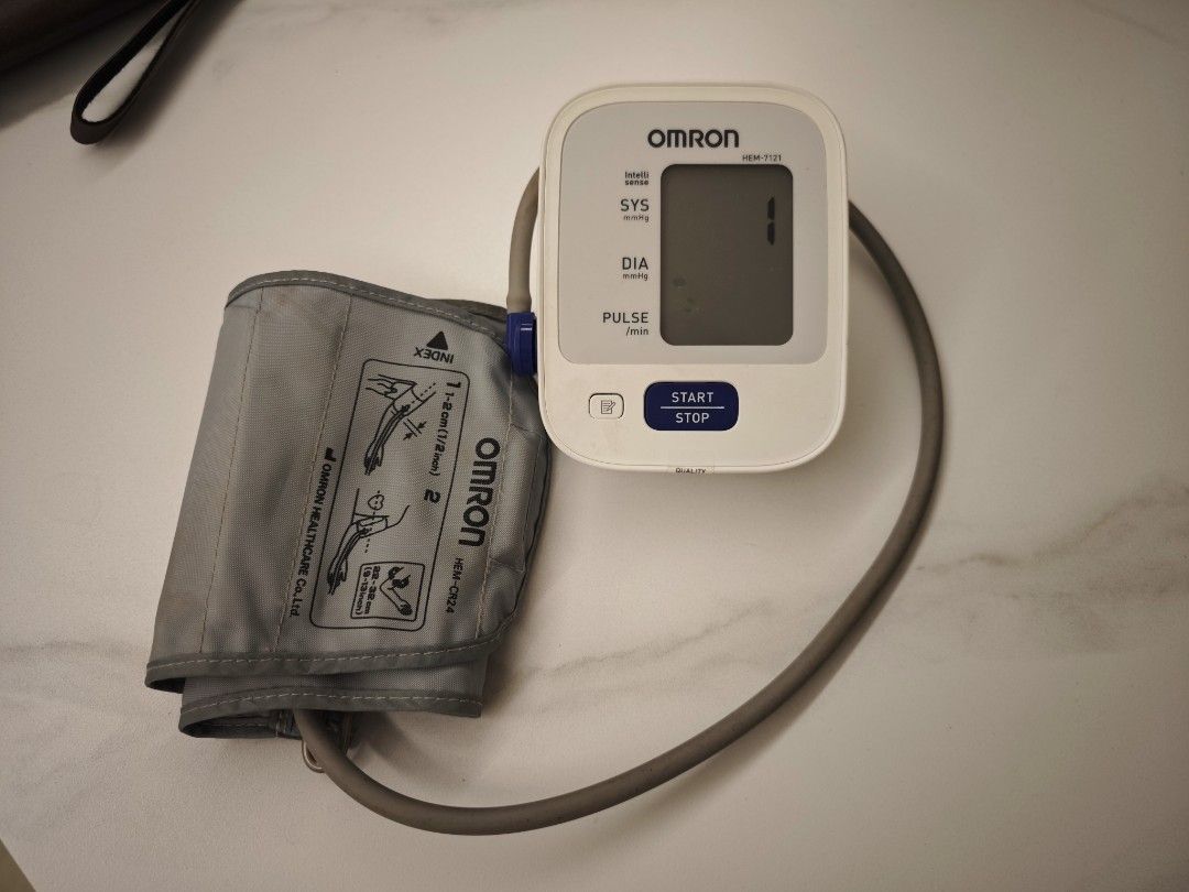 Omron HEM-7121 Blood Pressure Monitor, Health & Nutrition, Health ...