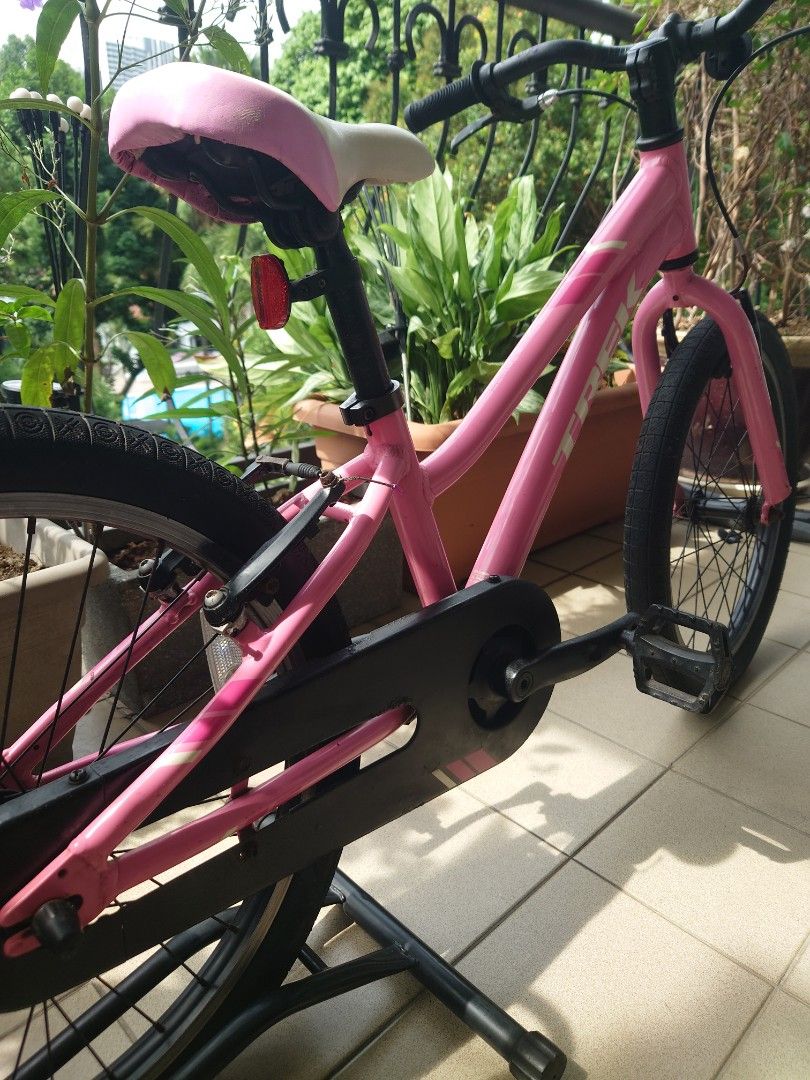 Trek girls bike 20" wheels, Sports Equipment, Bicycles & Parts, Bicycles on Carousell
