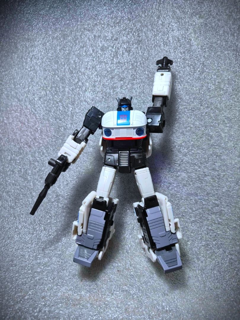 Loose Cybertron Chase JAZZ Deluxe Class Hasbro Autobot Transformers ...