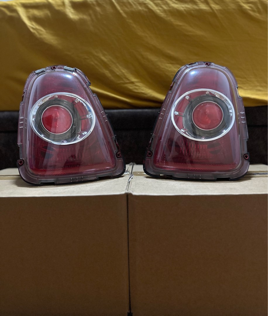 Mini cooper s R56 stock tail light (WITHOUT CIRCUIT BOARD BRACKET ...