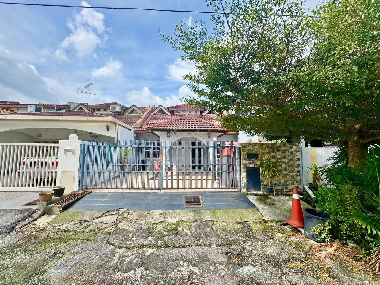NEAR SUMMIT MALL - 1.5 Storey Terrace House USJ 2, Subang Jaya, Property, For Sale on Carousell