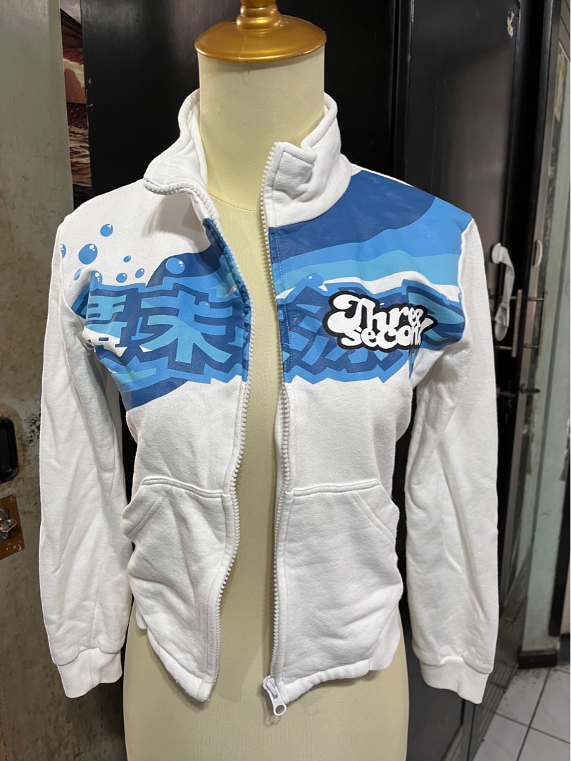 ☁️ Three Second Jacket, Fesyen Wanita, Pakaian Wanita, Baju Luaran di ...