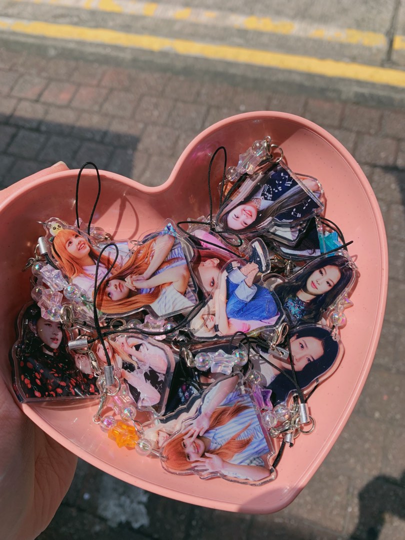 Blackpink Jisoo Jennie Lisa Rose Acrylic Keychains, Hobbies & Toys ...