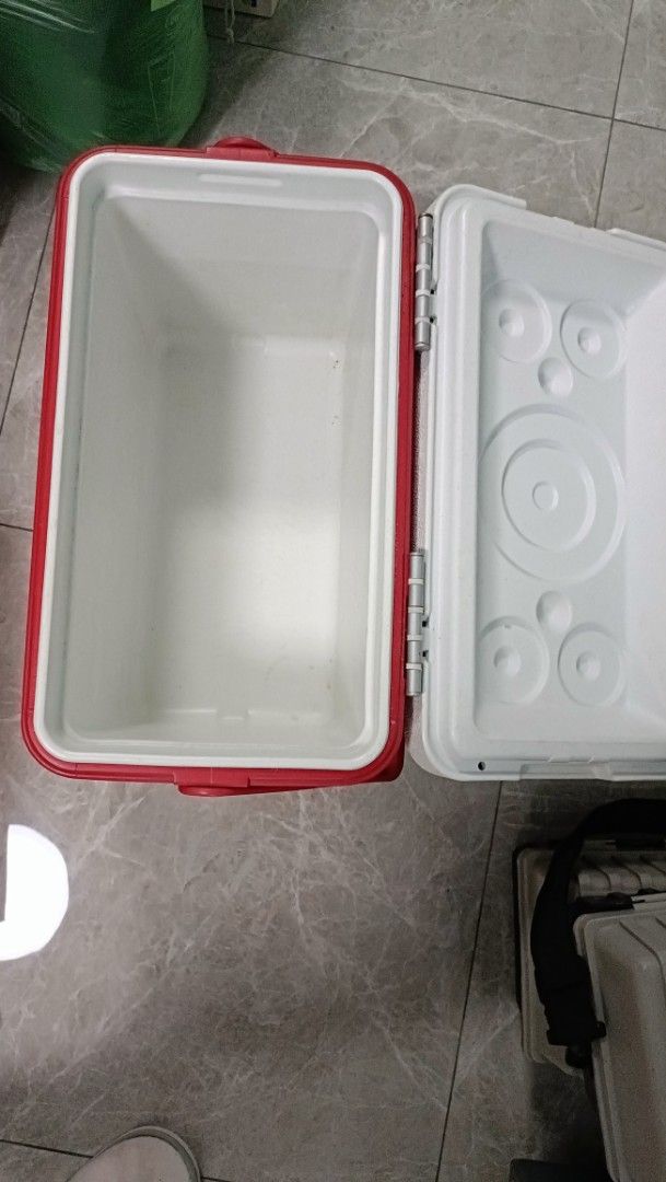 Coleman Cooler Box - Red, Sports Equipment, Fishing on Carousell
