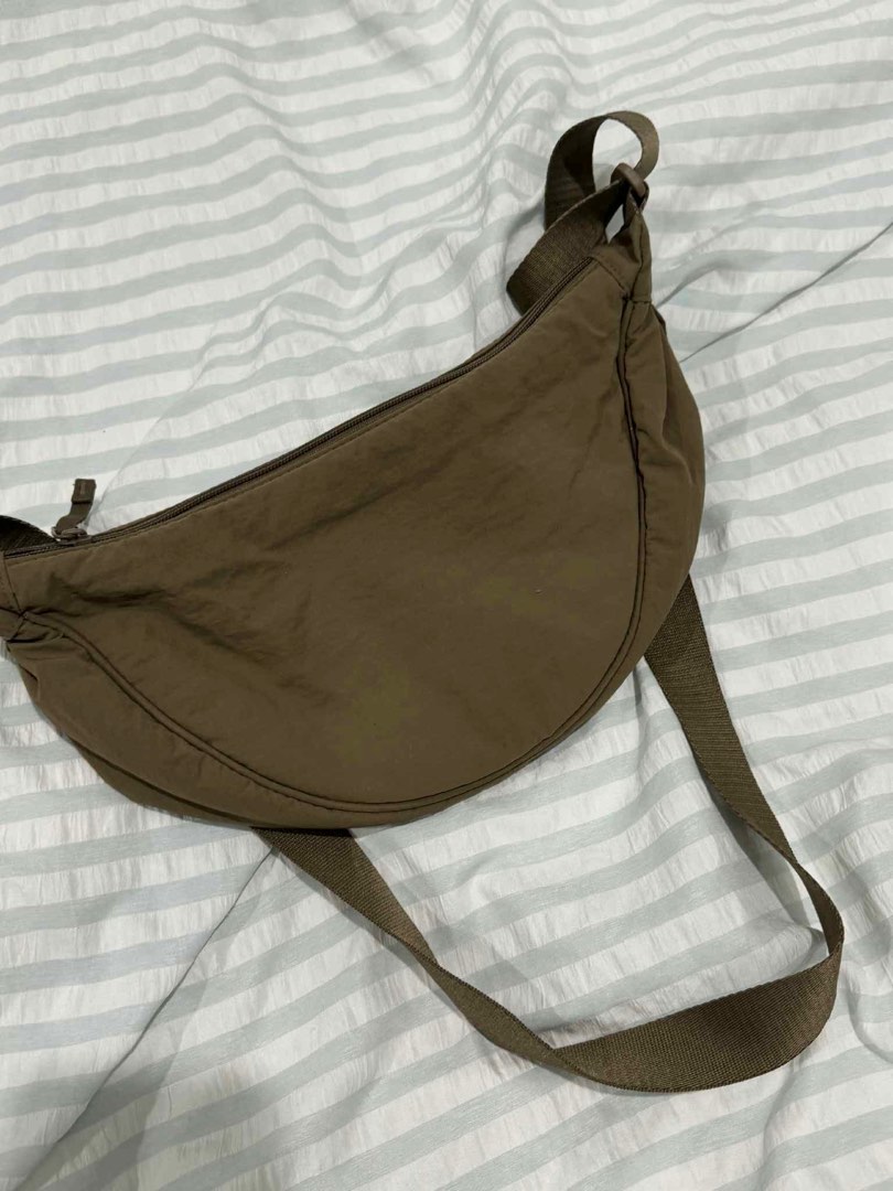 Green Uniqlo Dumpling Bag, Women's Fashion, Bags & Wallets, Cross-body ...