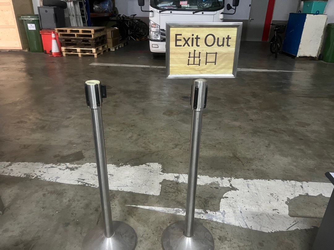Queue stand, Everything Else on Carousell