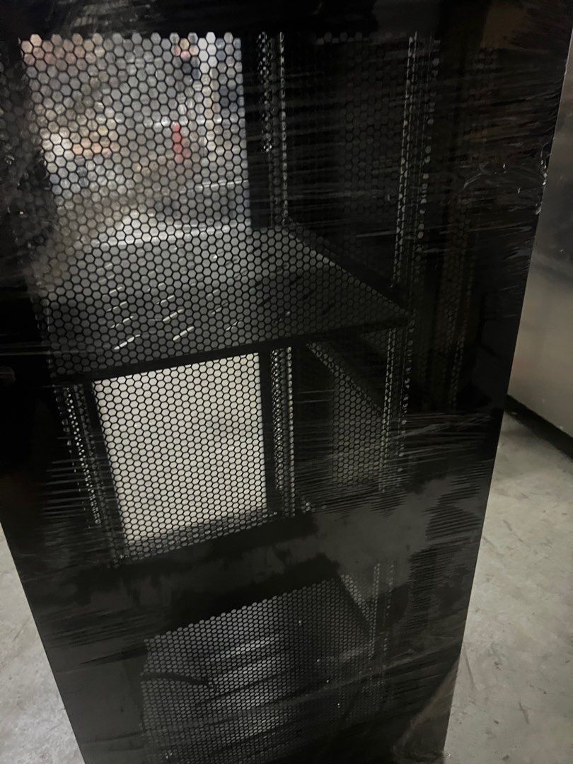 Rack mount computer rack server, Everything Else on Carousell