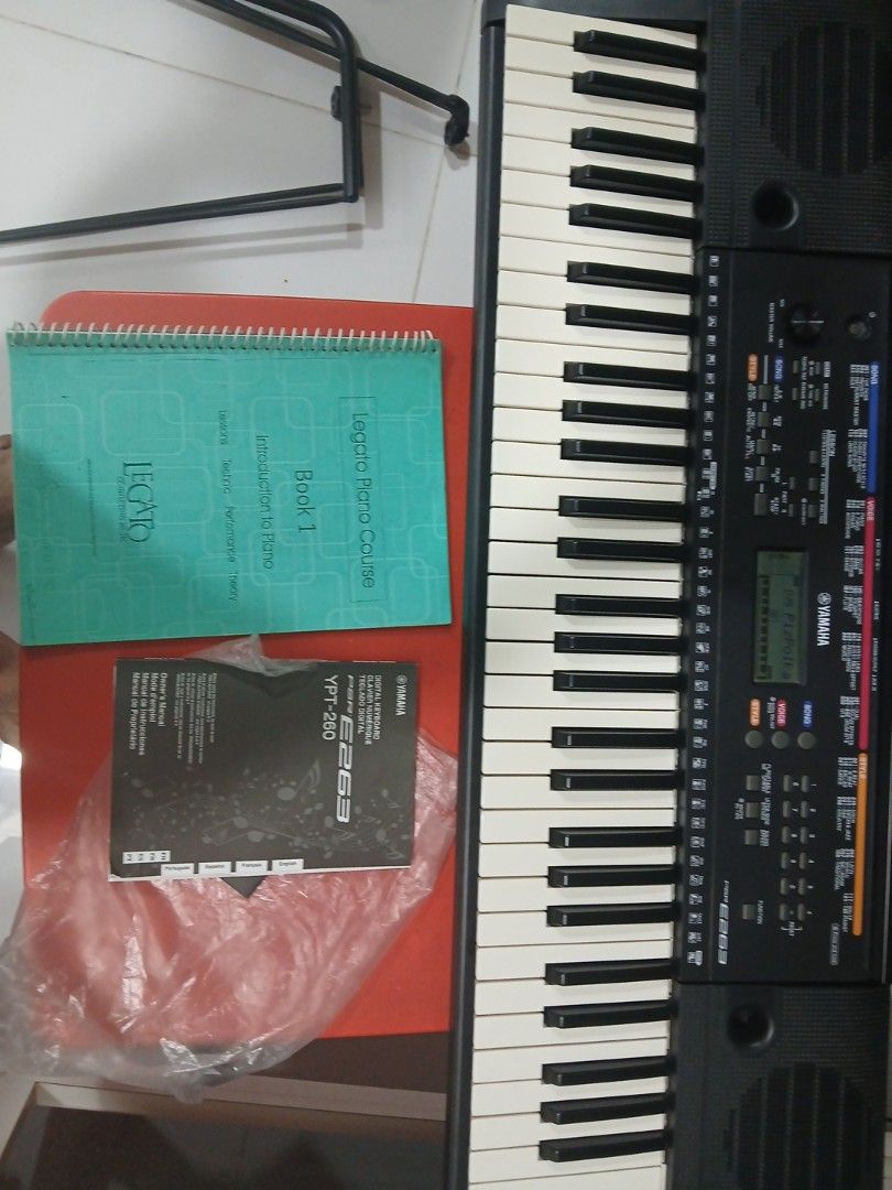 Yamaha PSR E263 Keyboard with Accessories, Hobbies & Toys, Musical ...