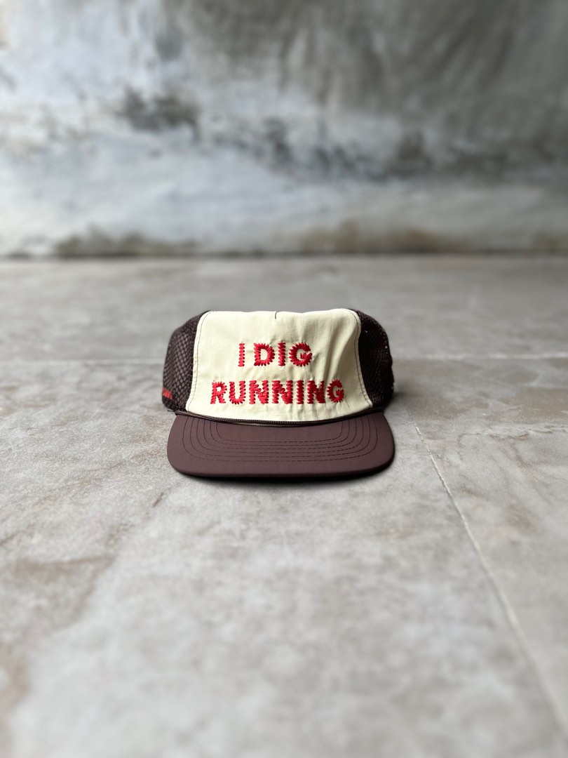 Alex Zono I dig running OG trucker Hat, Fesyen Pria, Aksesoris, Topi di ...