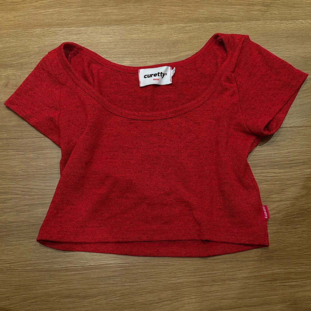 Curetty Korea - cherry red crop top, Women's Fashion, Tops, Other Tops ...