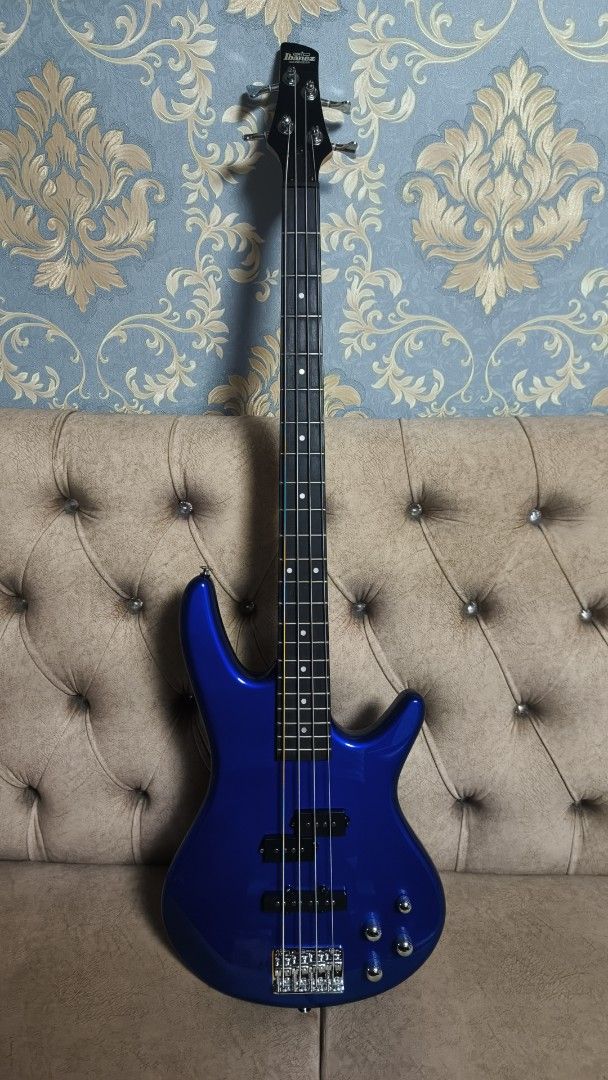 Gitar Bass Guitar Ibanez GSR200 (Aktif) mcm baru, Hobbies & Toys, Music & Media, Musical ...