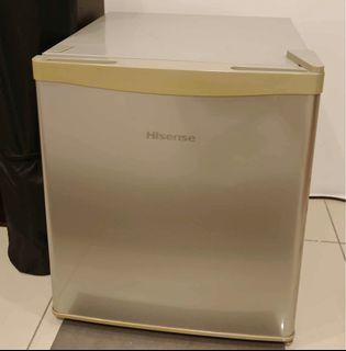Hisense Mini Bar Fridge RR60D4AGN, TV & Home Appliances, Kitchen ...