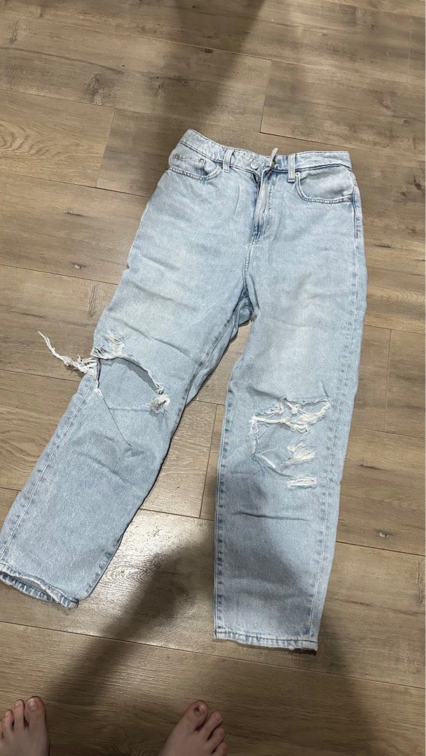 HNM RIPPED JEANS, Fesyen Wanita, Pakaian Wanita, Bawahan di Carousell