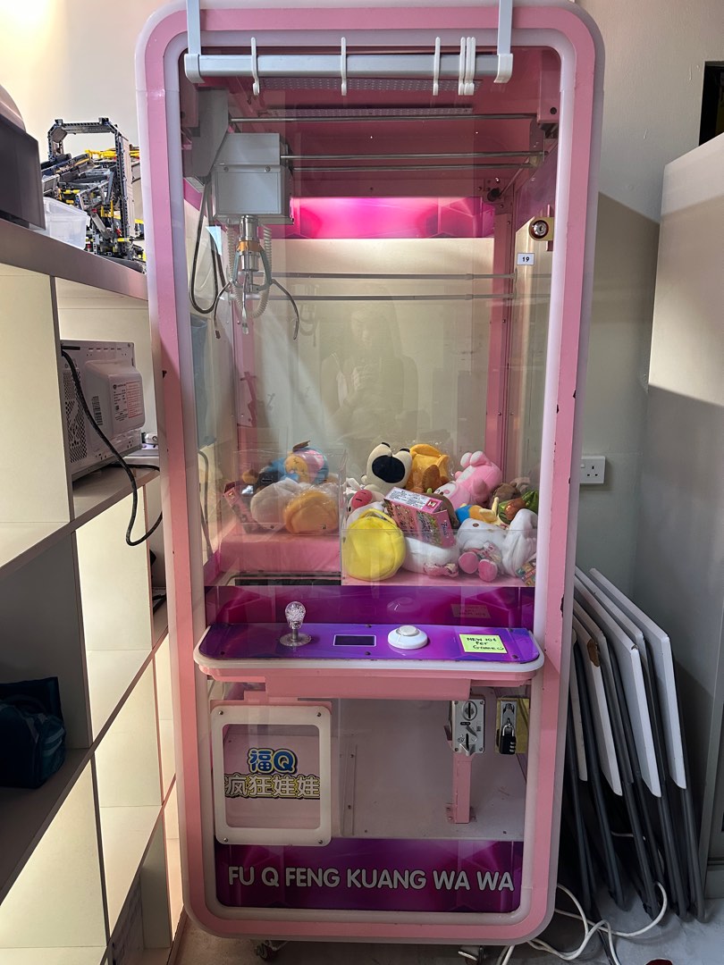 Pink Claw Machine, Hobbies & Toys, Toys & Games on Carousell