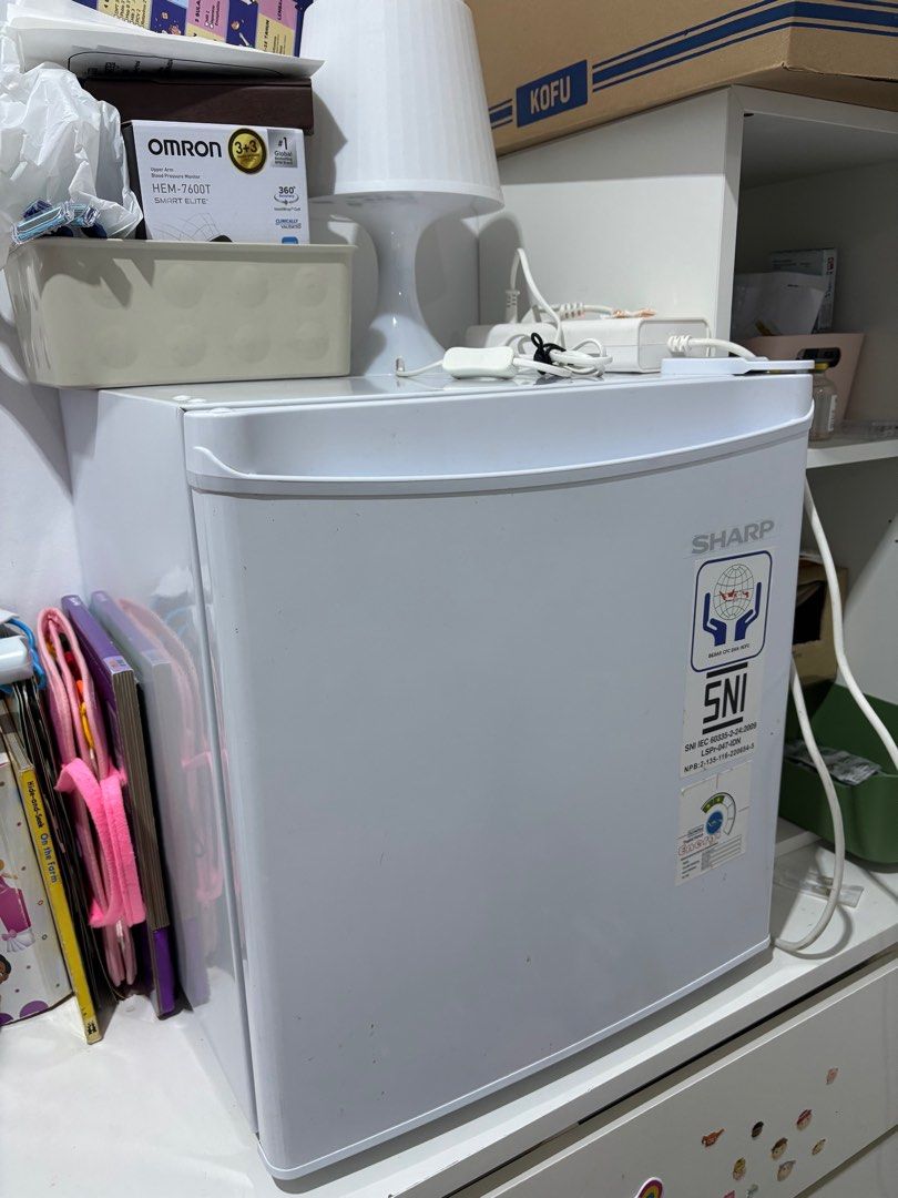 Kulkas mini sharp, Kitchen & Appliances di Carousell