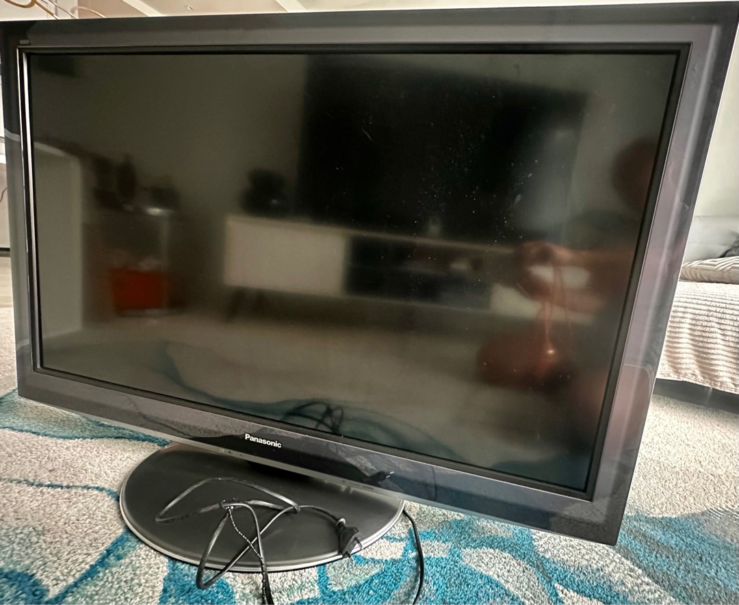 Panasonic LCD TV TH-L42D25K, TV & Home Appliances, TV & Entertainment ...
