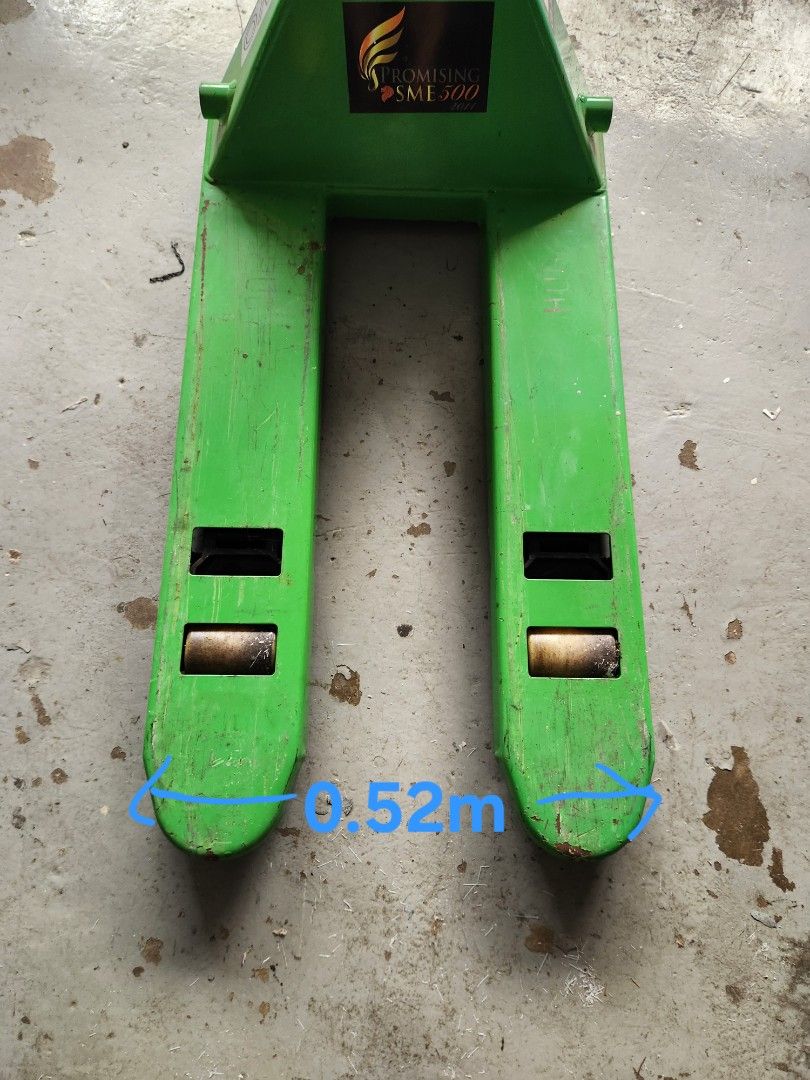 RhinoVo Pallet Jack - 2500kg Capacity, Furniture & Home Living, Home ...