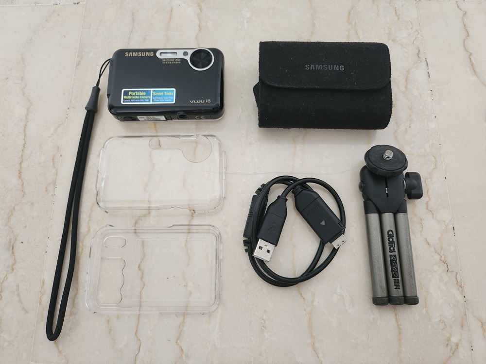 Samsung VLUU i8 Digital Camera with Accessories, Photography, Cameras ...