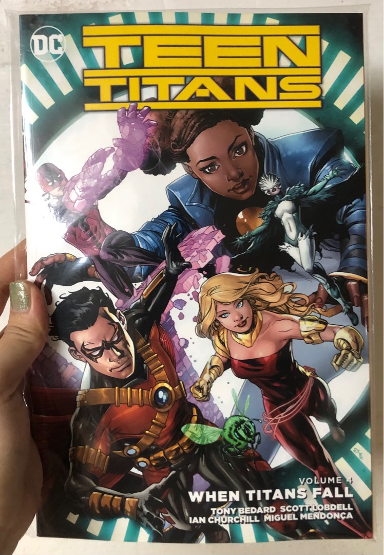 Teen Titans When Titans Fall Volume 4, Hobbies & Toys, Books ...