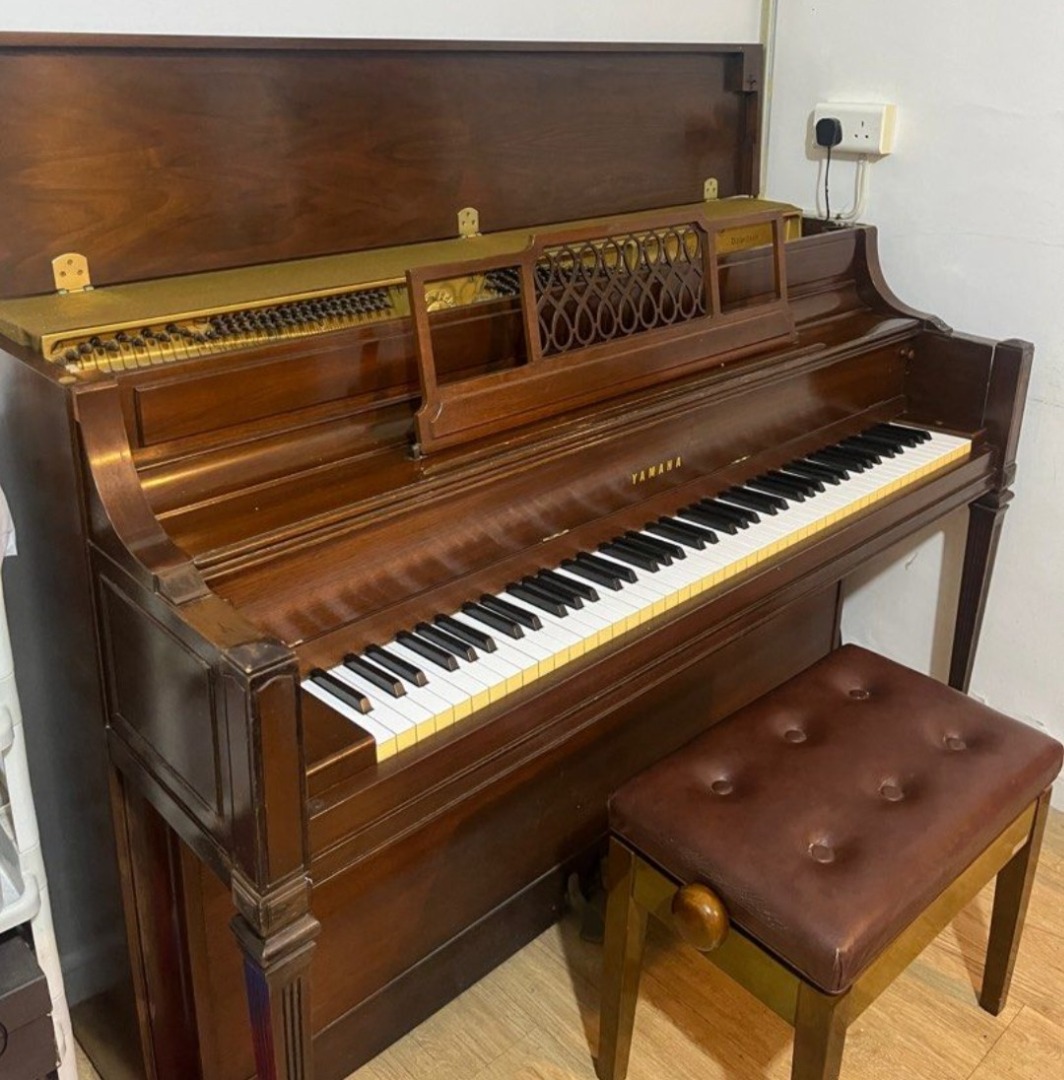 YAMAHA M2G 直立式鋼琴 [親人珍藏 - 尋求悉心呵護的新主人], 興趣及遊戲, 音樂、樂器 & 配件, 樂器 - Carousell