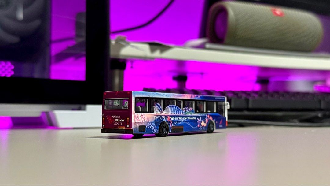 1/110 SMRT O405 Advert Bus (Gardens), Hobbies & Toys, Toys & Games on ...