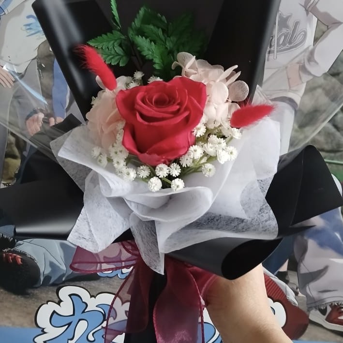 1 Stalk Preserved Red Rose Bouquet, Hobbies & Toys, Flowers & Bouquets ...