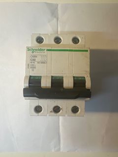 Schneider Electric CSC 313 13A單極開關插座, 家庭電器, 轉插器及插頭 - Carousell