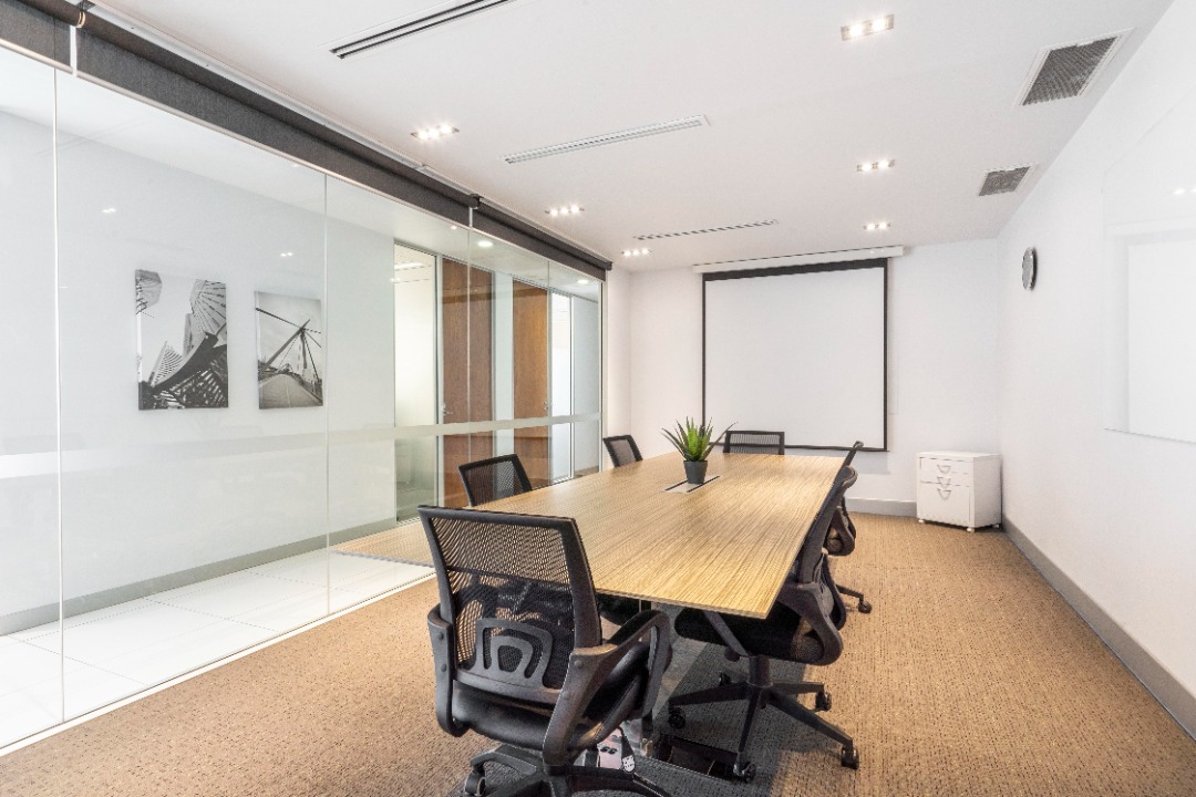 Book open plan office space for businesses of all sizes in Regus The ...