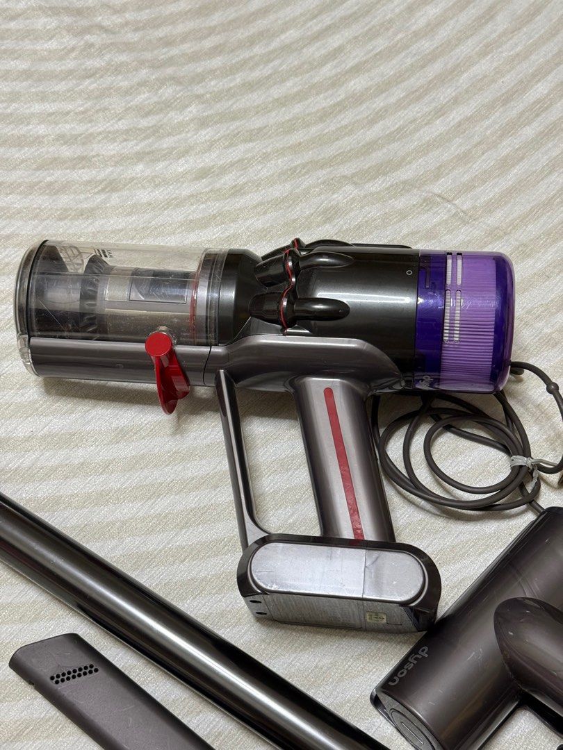 Dyson Micro 1.5kg 極輕量吸塵機, 家庭電器, 吸塵機 ＆ 家居清潔電器 - Carousell