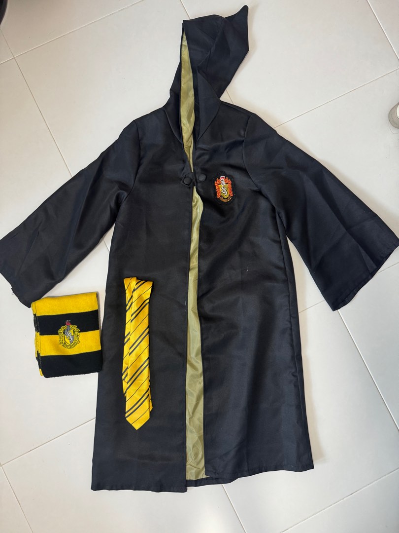 Harry Potter Hufflepuff Robe Set, Everything Else on Carousell