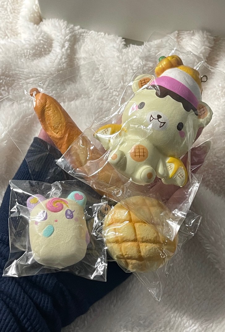 IBLOOM SQUISHY, Hobbies & Toys, Memorabilia & Collectibles, Fan ...