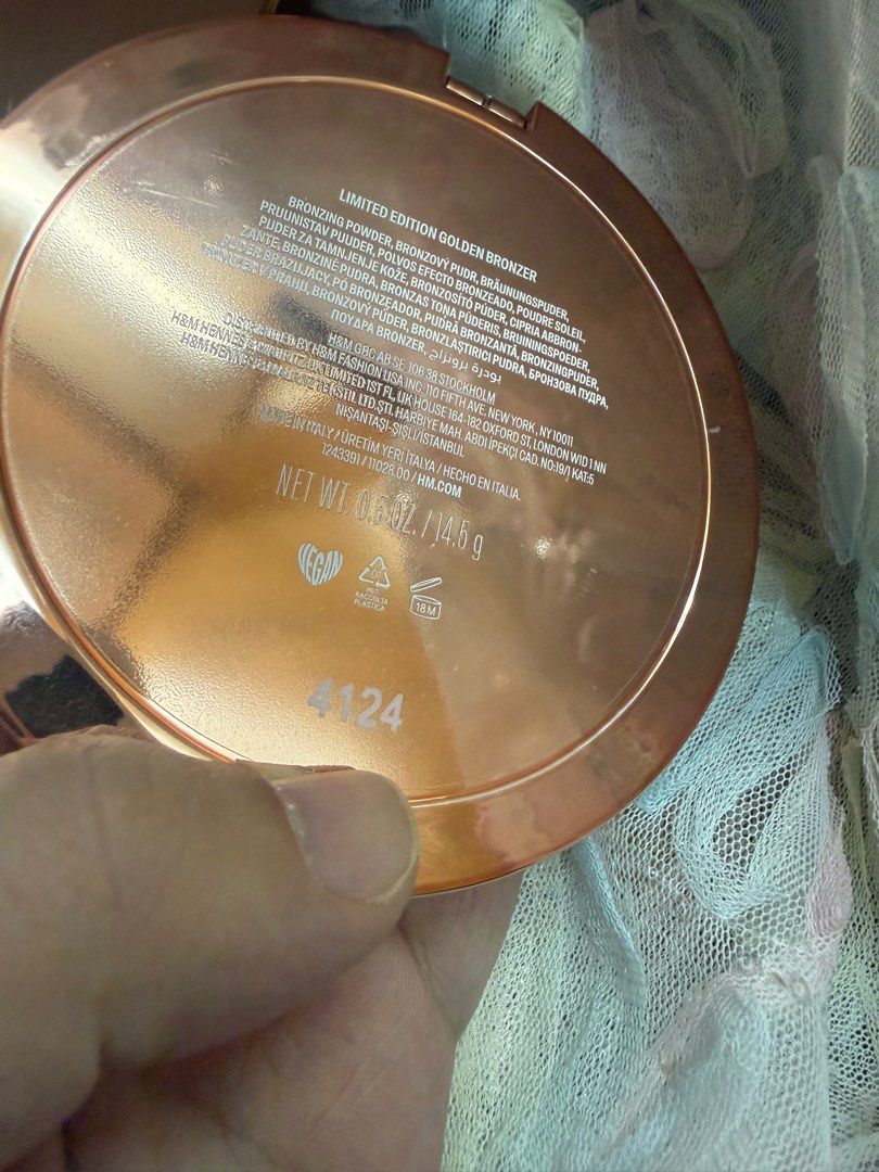 Preloved 100% AUTHENTIC H&M Beauty Limited Edition Golden Bronzer ...