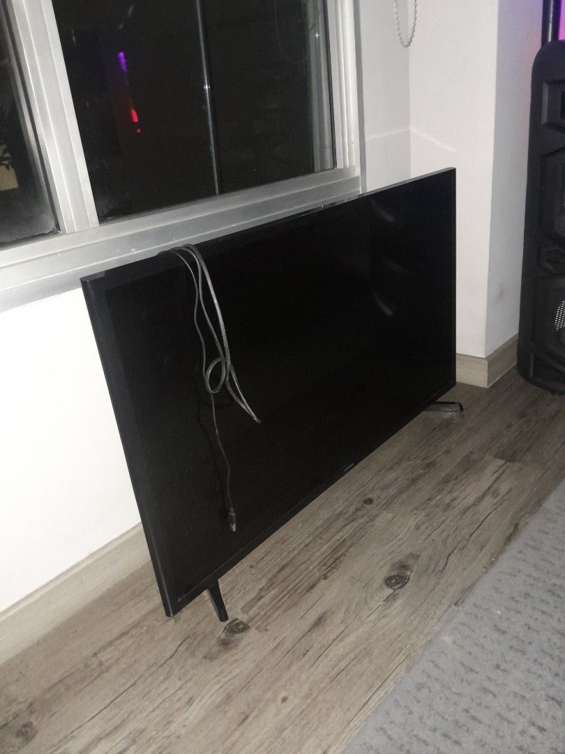 Samsung TV - Model UN40J5200AFXZA, TV & Home Appliances, TV ...