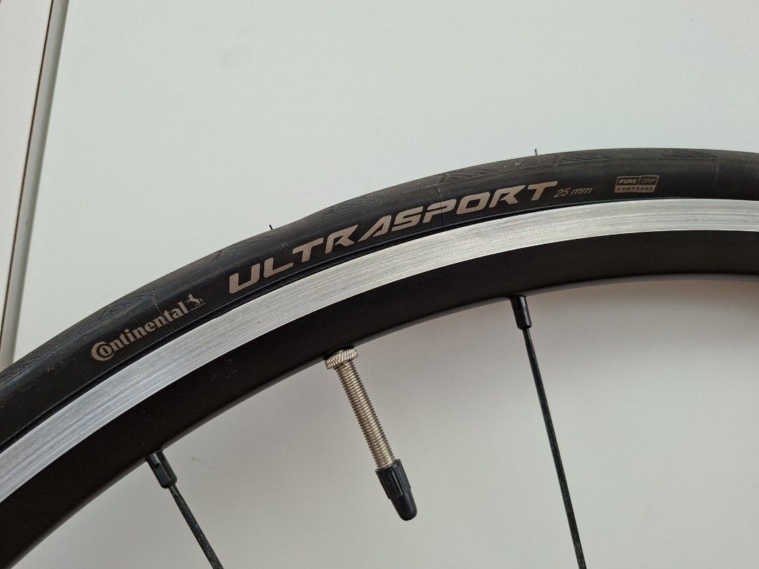 Shimano WH-RS11 Wheelset with Continental Ultrasport Tyres, Sports ...