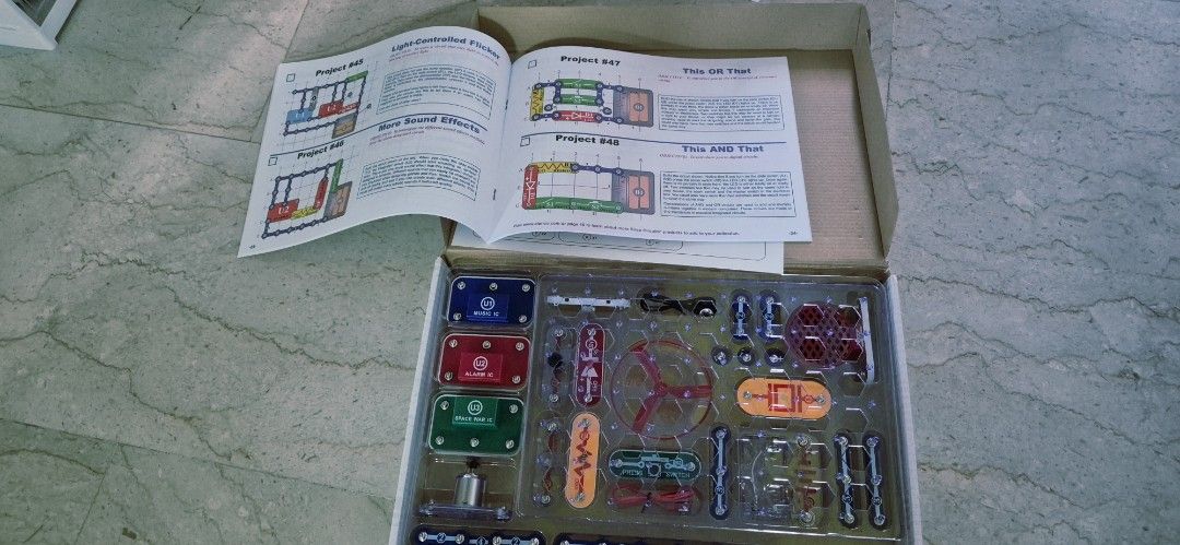 Snap Circuits Jr. SC-100 Electronics Kit, Hobbies & Toys, Toys & Games ...