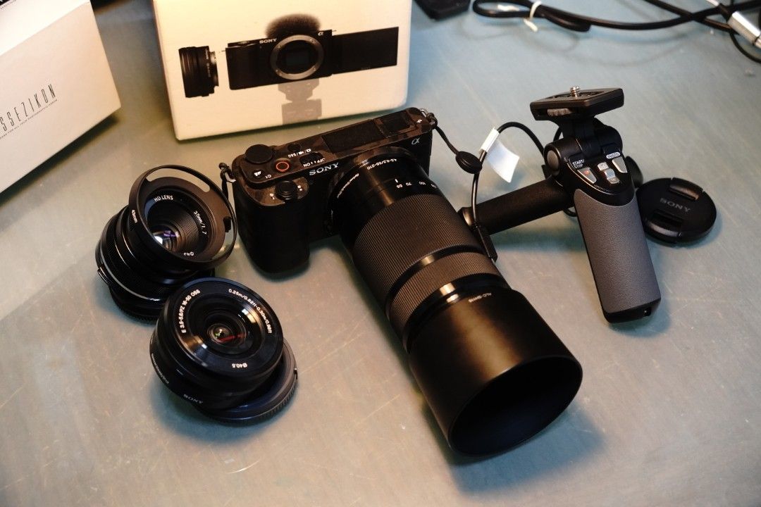 Sony ZV-E10 ZVE10 ZVE-10 with multiple lenses and accesories ...