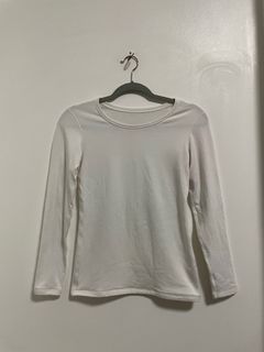 Uniqlo Ultra Warm Heattech (unused), Women's Fashion, Undergarments & Loungewear on Carousell