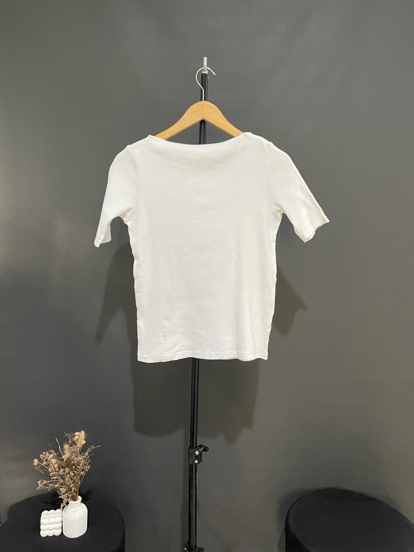 White top uniqlo / baju knit putih UNIQLO / inner putih not zara hnm h ...