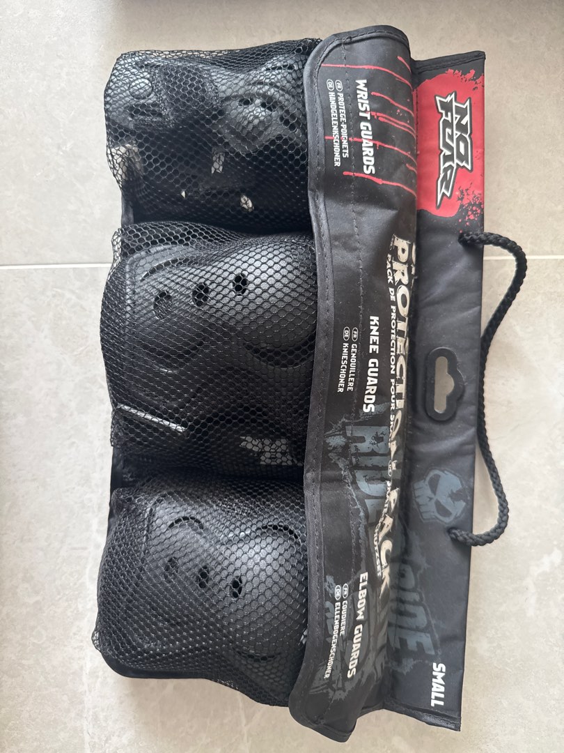1. Oxelo Skate Protection Pack Medium and 2. No Fear skate protection ...
