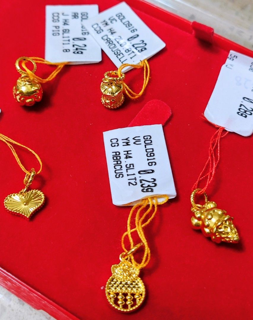 916 (22k) Gold Piggy Bank , Carousel, Minnie ice cream , love and Abacus charm, Women's Fashion ...