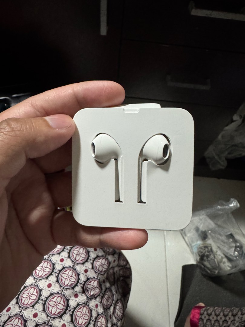 Apple EarPods with Lightning Connector - Brand New, Audio, Earphones on ...