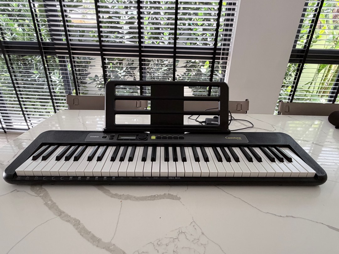 Casio CasioTone LK-S250 Keyboard, Hobbies & Toys, Musical Instruments on Carousell