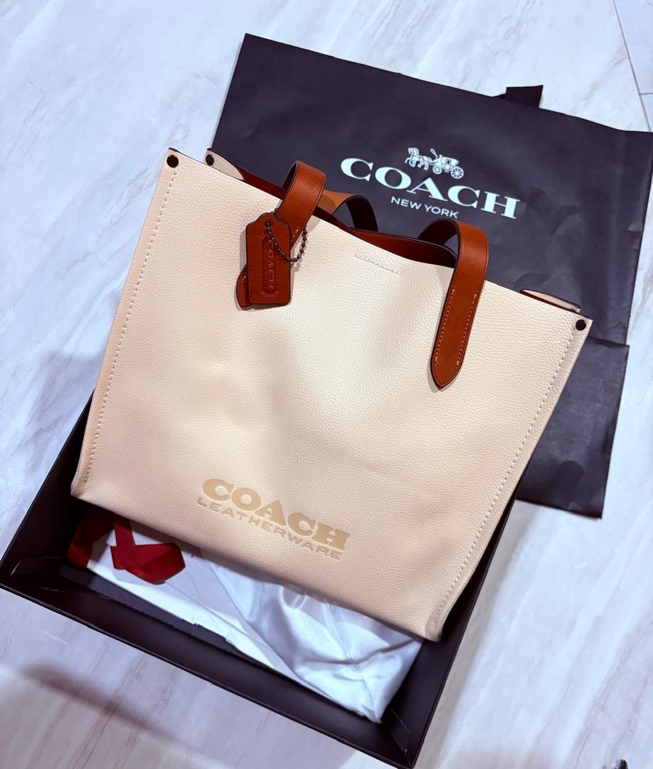 Coach Relay Tote 34 in Pebble Leather, Women's Fashion, Bags & Wallets ...