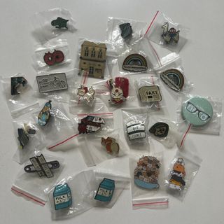 Brandon Sanderson: Cosmere Characters Enamel Pin Set (Complete Series 1 ...