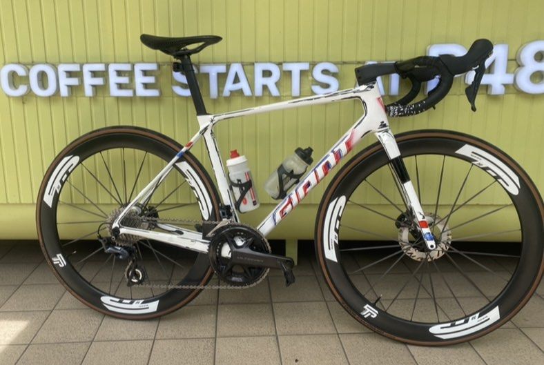 Giant Road Bike with TP Wheels, Sports Equipment, Bicycles & Parts, Bicycles on Carousell