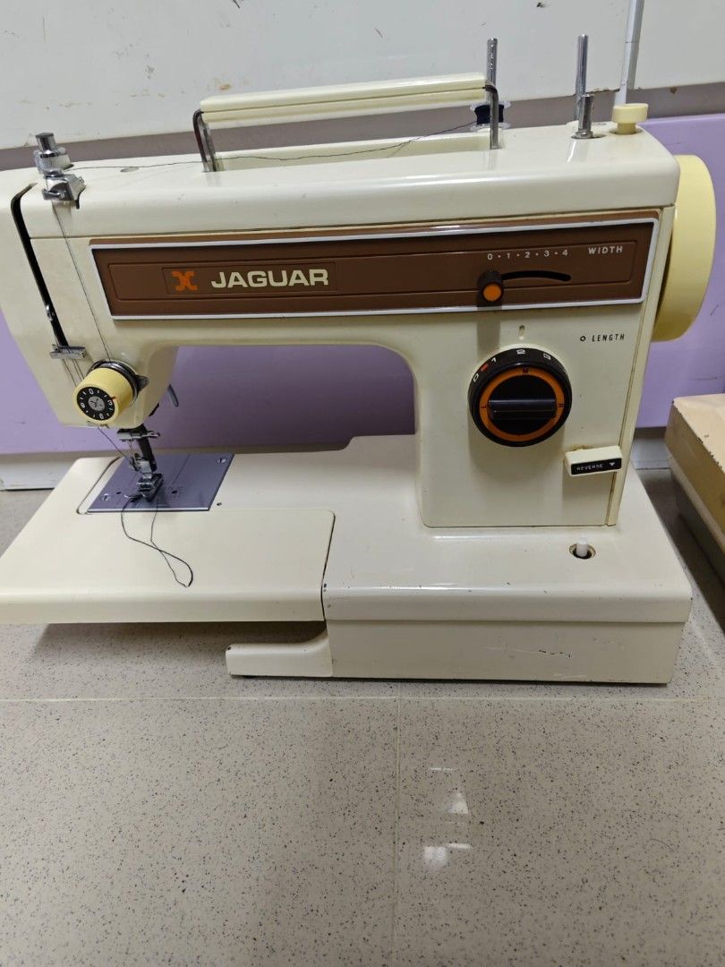 Jaguar 縫紉機 及 Elna Lock L5 拷克機, 家庭電器, 其他家庭電器 - Carousell