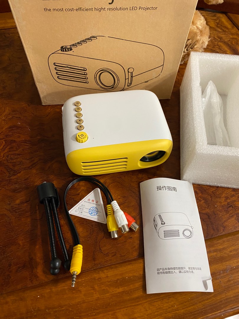 Mini pocket projector Kejiada YG200 LED Projector, 家庭電器, 電視 & 其他娛樂, 投影機 ...