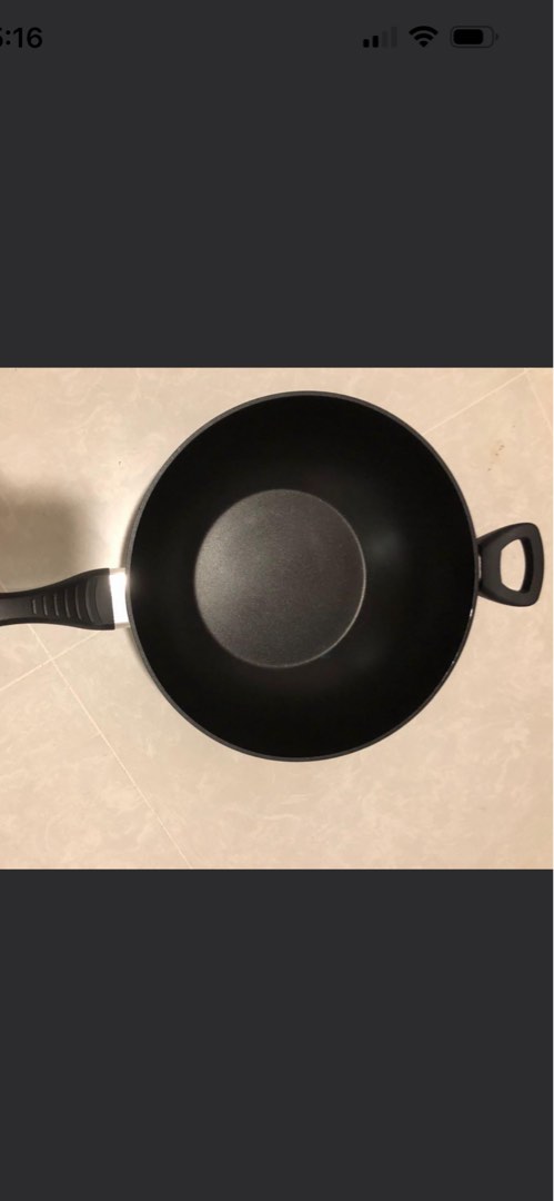 Pyrex Non-Stick Wok, Furniture & Home Living, Kitchenware & Tableware ...