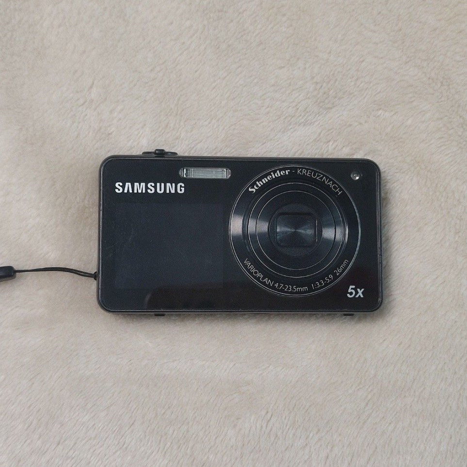 samsung dual screen st700 digital camera, Photography, Cameras on Carousell