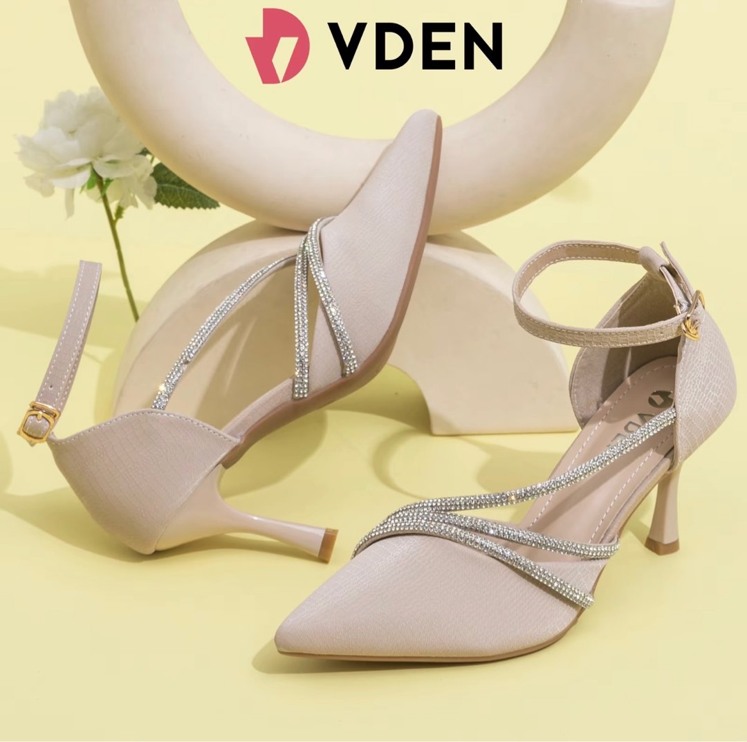 VDEN Pointed Toe Heels with Rhinestones, Women's Fashion, Footwear ...
